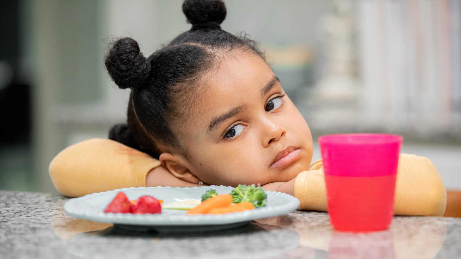 7 Strategies to Help Picky Eaters with Autism Explore New Foods | ABA ...